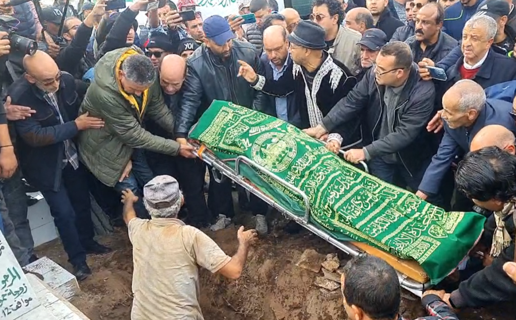 Funérailles à Casablanca de l'acteur Mohamed El Khalfi - Le12 - FR
